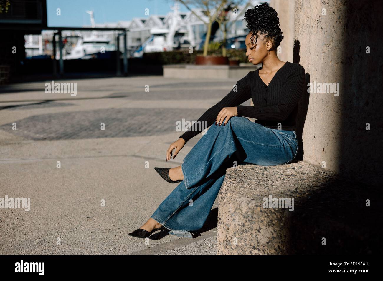 Young black female model hi-res stock photography and images - Alamy