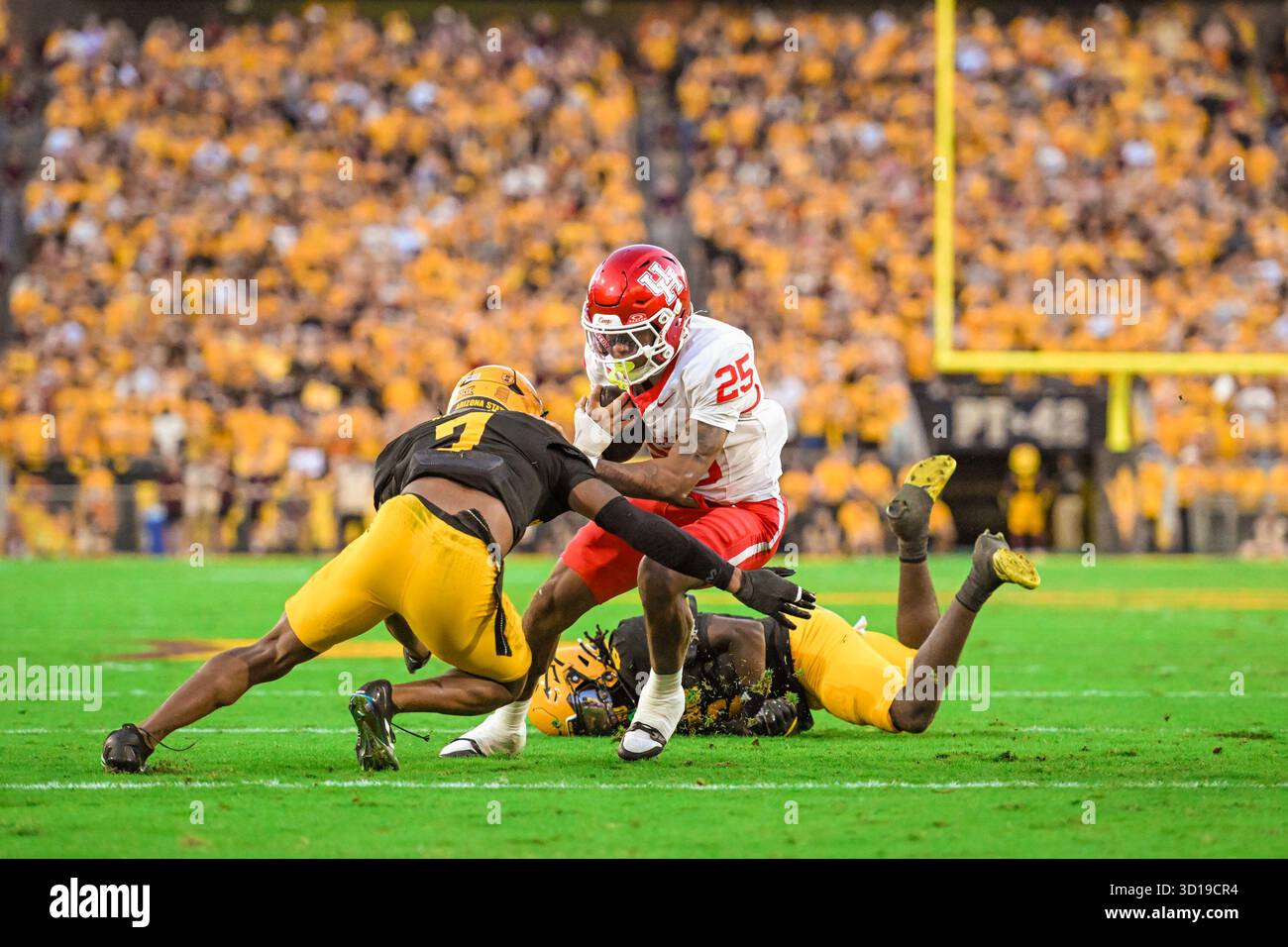 Houston Cougars running back DJ Butler (25) runs the ball in the first ...