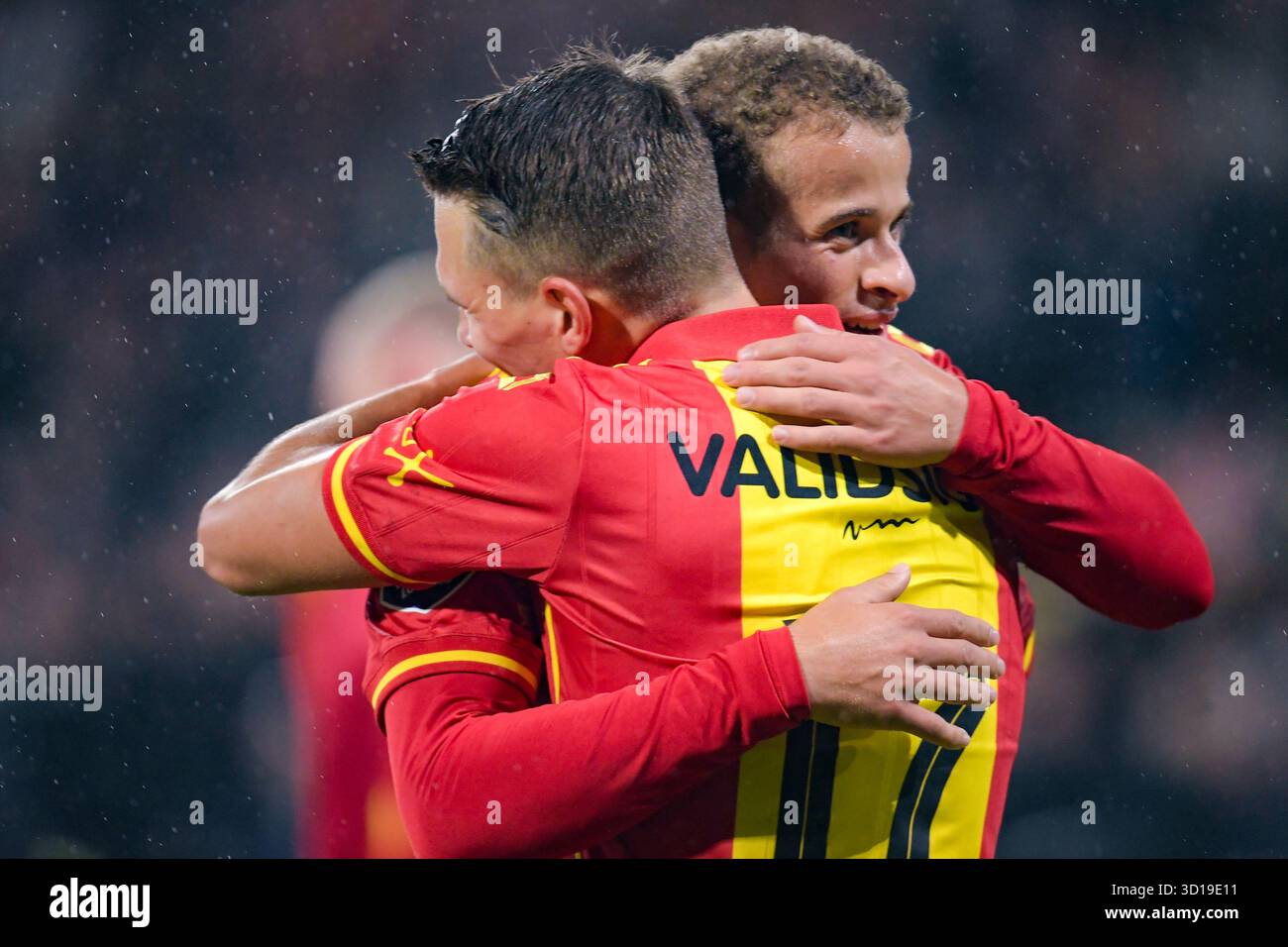 DEVENTER, NETHERLANDS - OCTOBER 26: Mathis Suray of Go Ahead Eagles ...