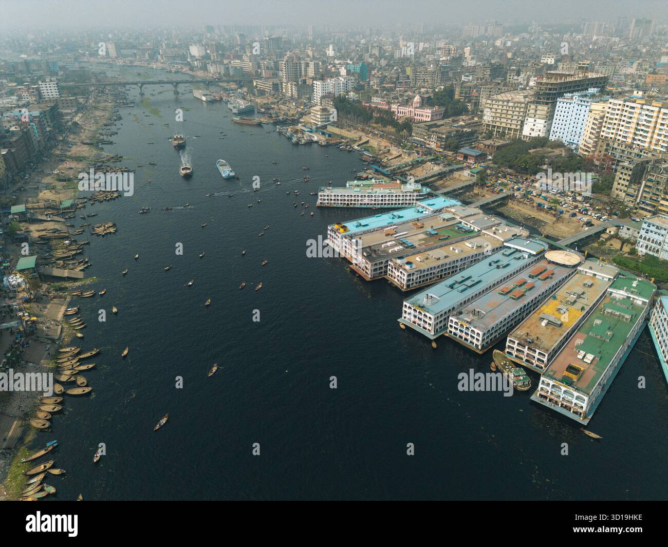 Dhaka, Dhaka, Bangladesh. 27th Oct, 2025. Dhaka River Port, the central ...