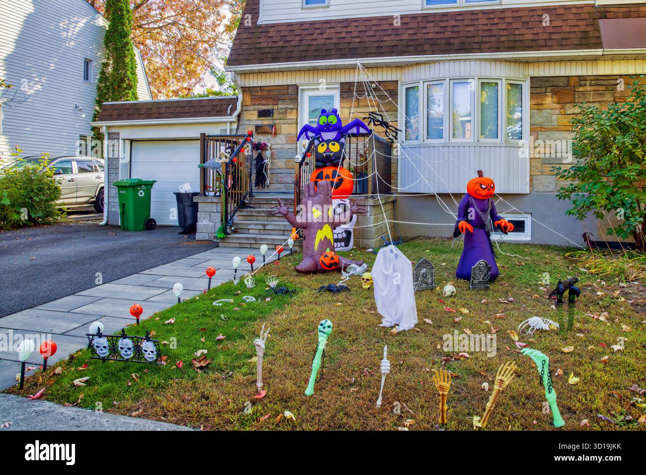 Halloween decorations 2025 hi-res stock photography and images - Alamy