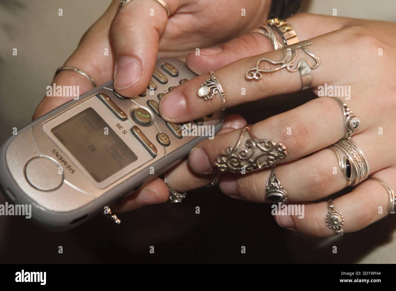 Telefon / model realase vorhanden GER, 20251020, Altes Telefon ...