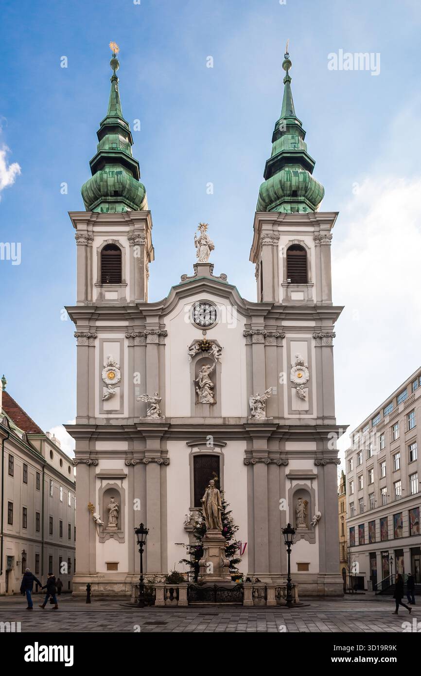 Grand baroque facade twin columns hi-res stock photography and images ...