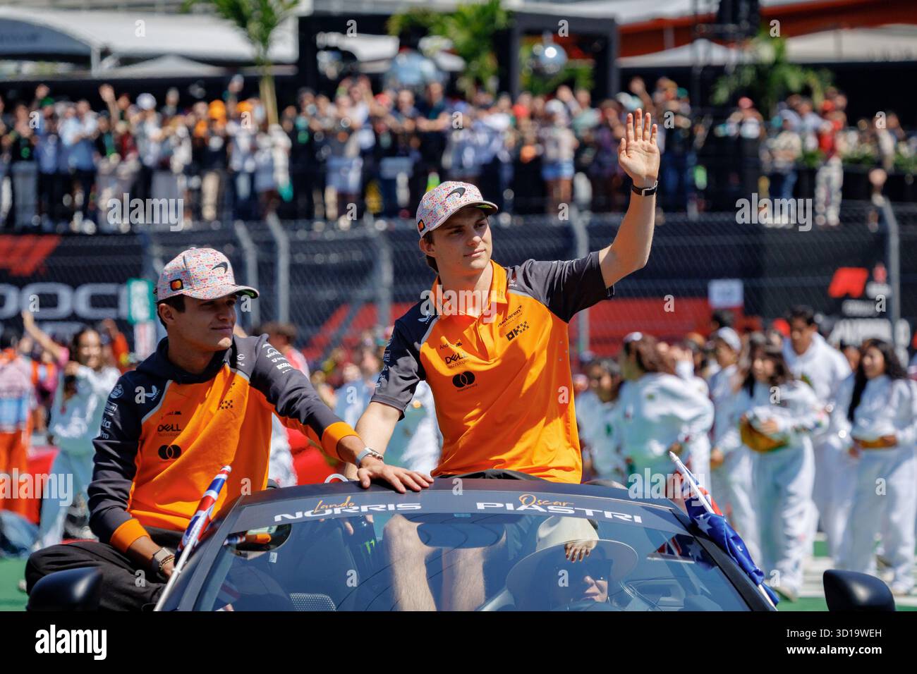 Lando Norris of Great Britain and McLaren Formula 1 Team (L) and Oscar ...