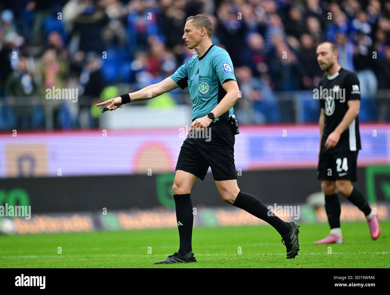 Referee Martin Petersen points to the penalty spot Hamburg, October 25 ...