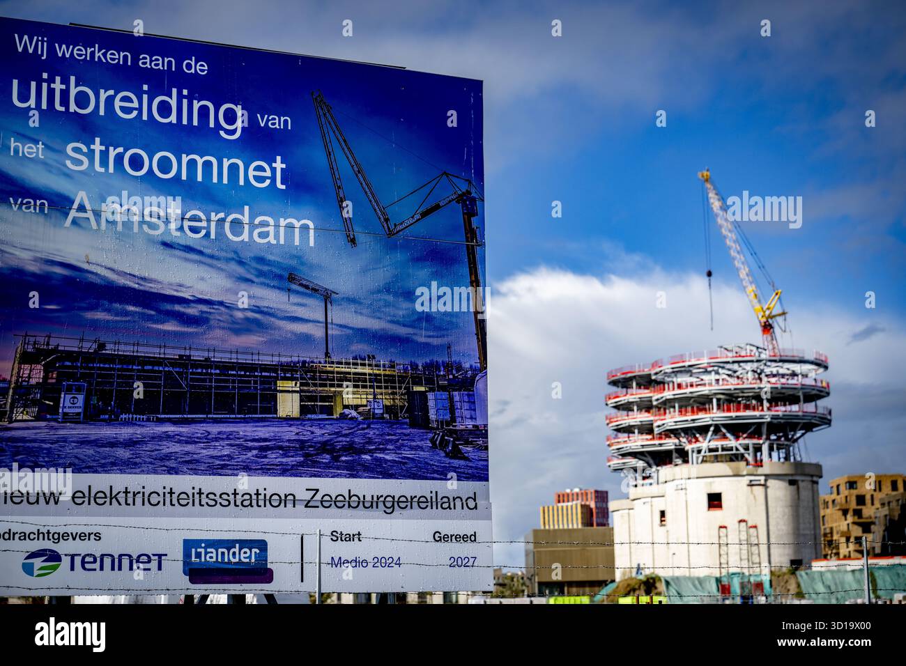 AMSTERDAM - Expansion of the AMSTERDAM power grid ANP /HOLLANDSE HOOGTE ...