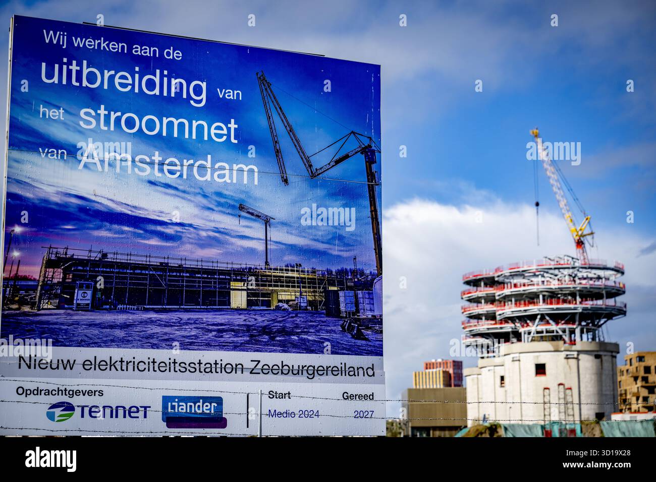 AMSTERDAM - Expansion of the AMSTERDAM power grid ANP /HOLLANDSE HOOGTE ...