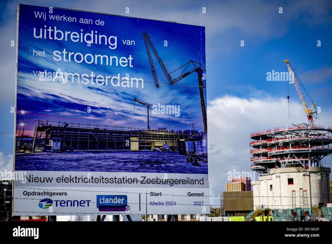 AMSTERDAM - Expansion of the AMSTERDAM power grid ANP /HOLLANDSE HOOGTE ...