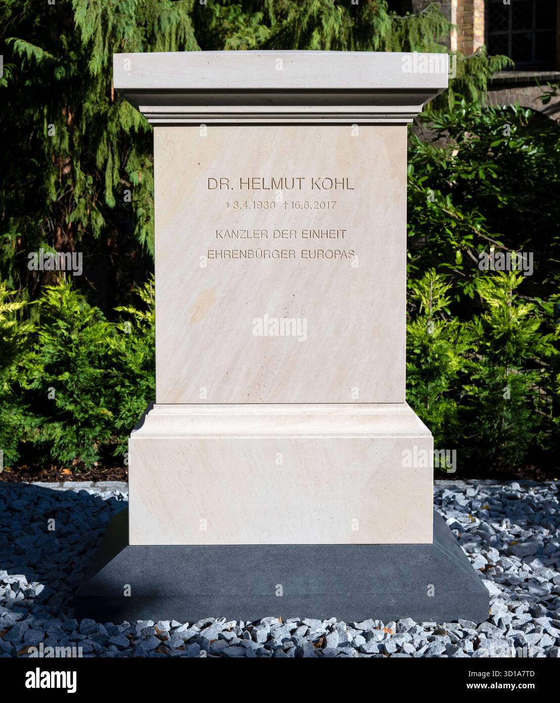 27 October 2025, Rhineland-Palatinate, Speyer: The newly designed grave ...