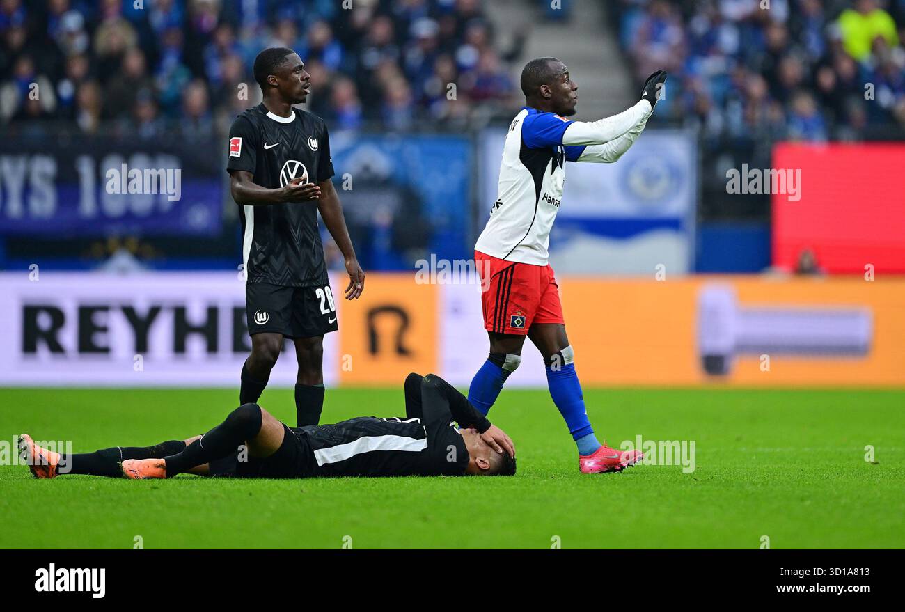 from left: o26, Adam Daghim (Wolfsburg), Jean-Luc Dompe (HSV Hamburg ...