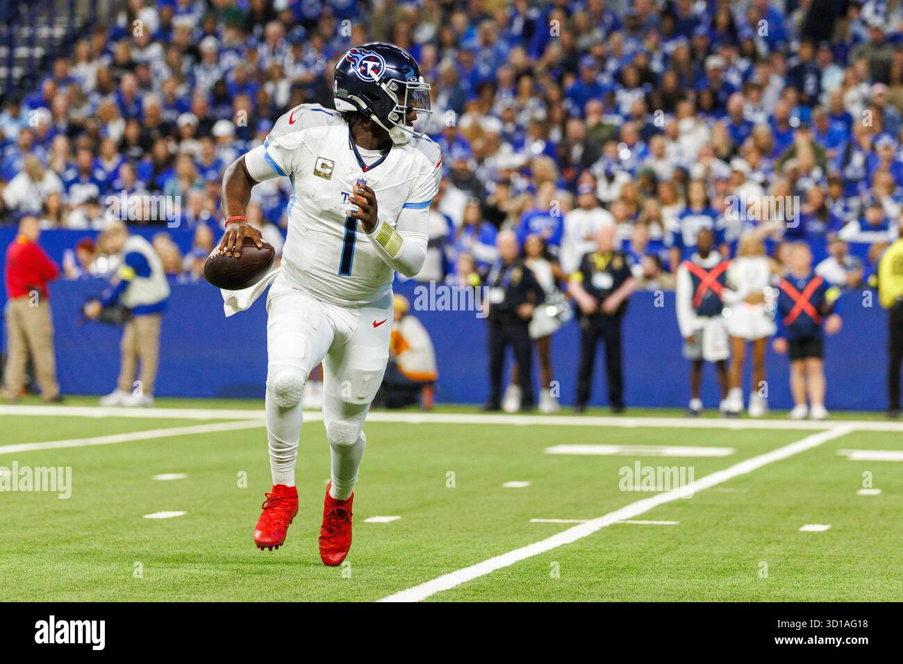 October 26, 2025: Tennessee Titans quarterback Cameron Ward (1 ...