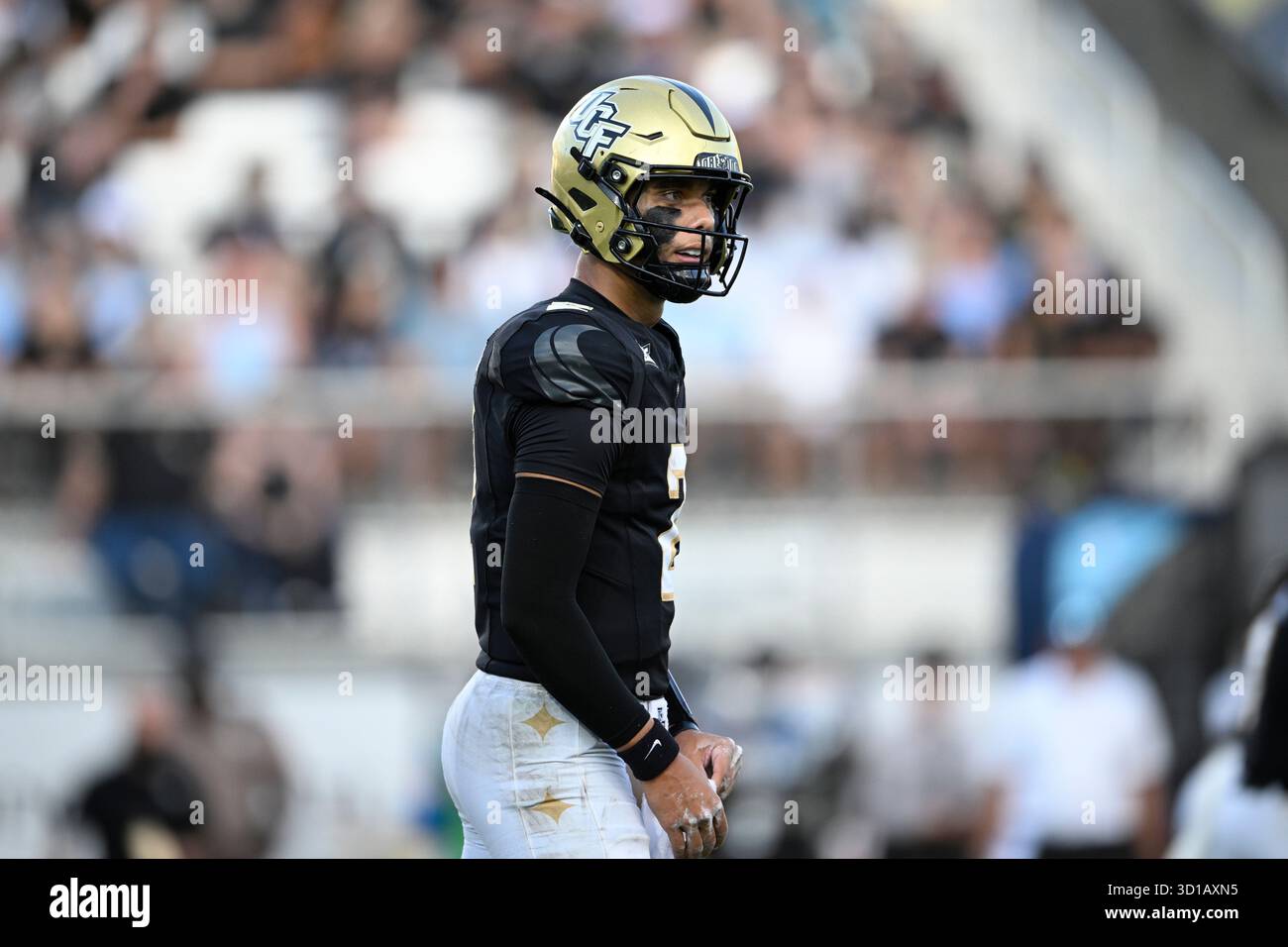 Central Florida quarterback Tayven Jackson (2) sets up for a play ...