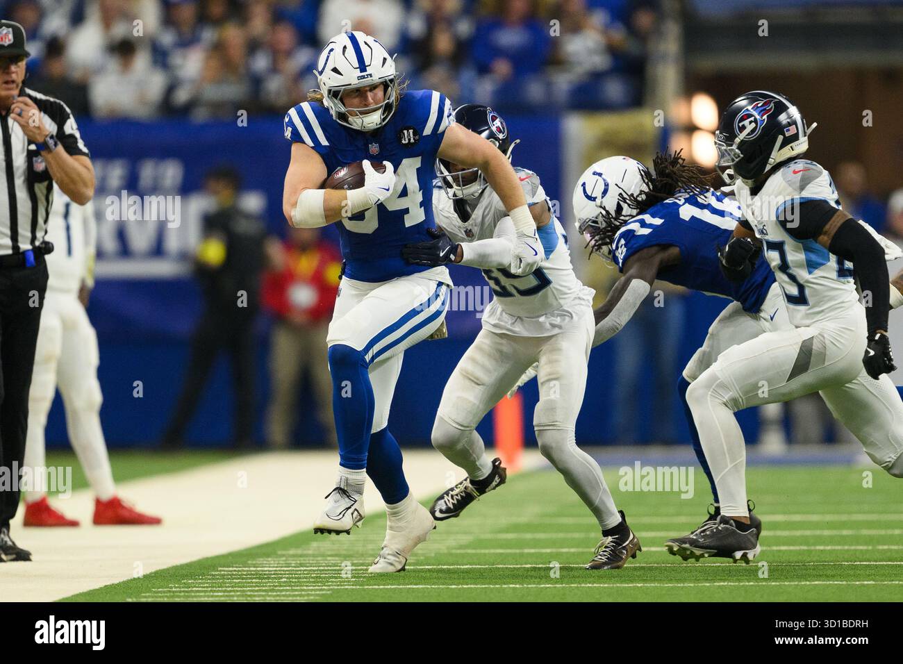 Indianapolis Colts tight end Tyler Warren (84) runs with the ball ...