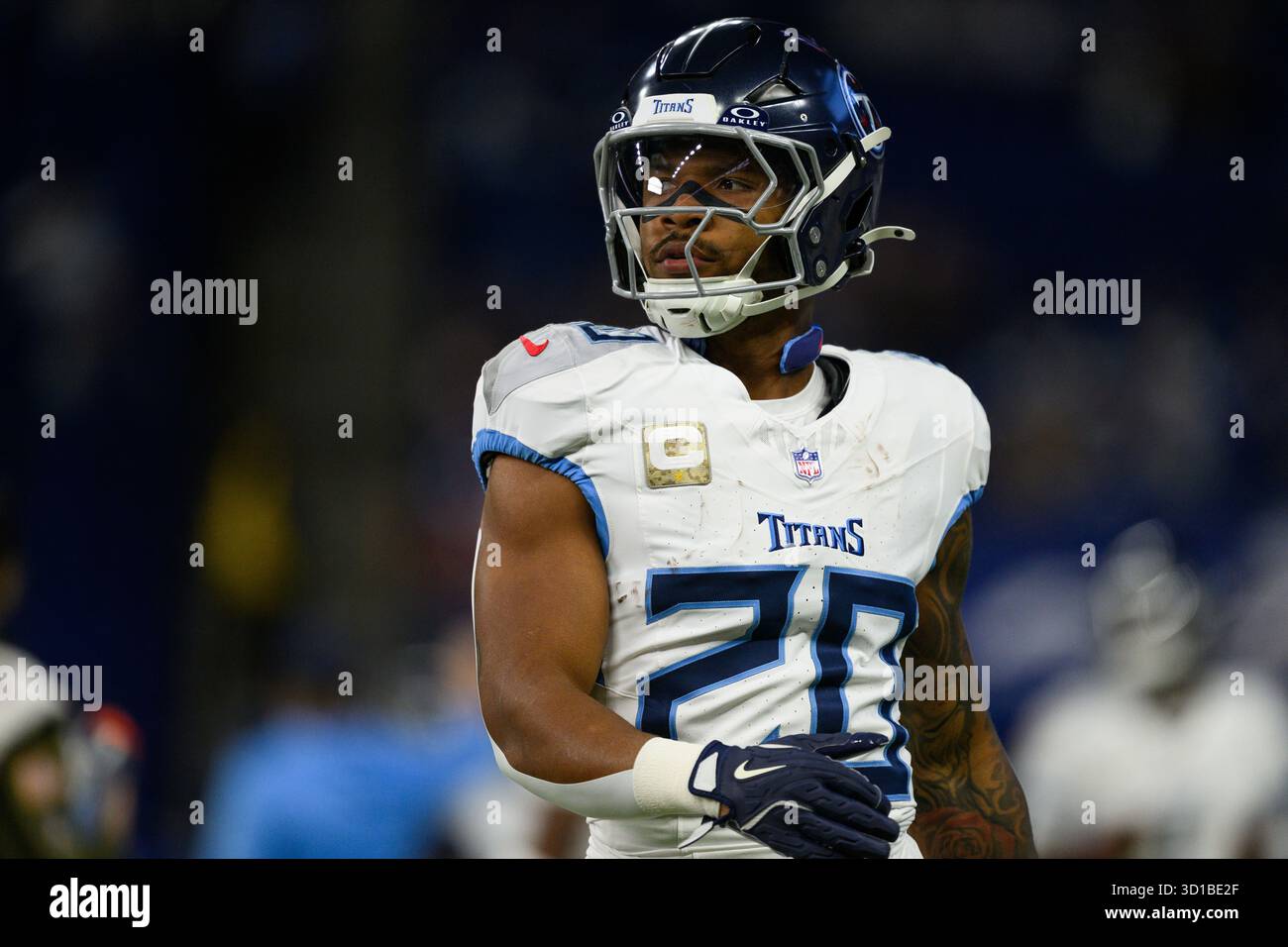 Tennessee Titans running back Tony Pollard (20) warms up on the field ...