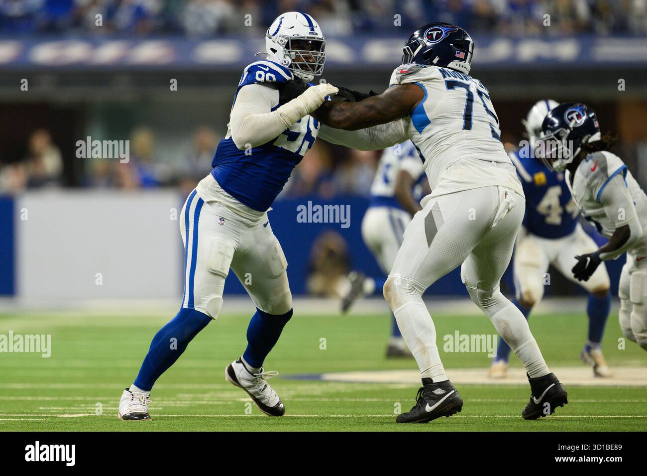 Tennessee Titans tackle Dan Moore Jr. (75) blocks Indianapolis Colts ...