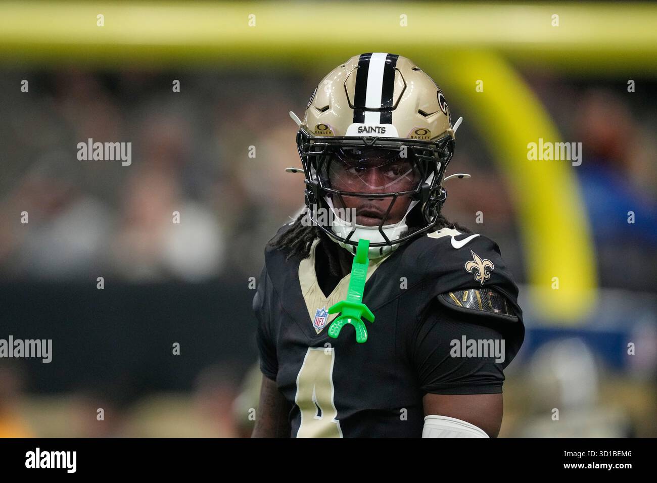 New Orleans Saints cornerback Kool-Aid McKinstry (4) warms up before an ...