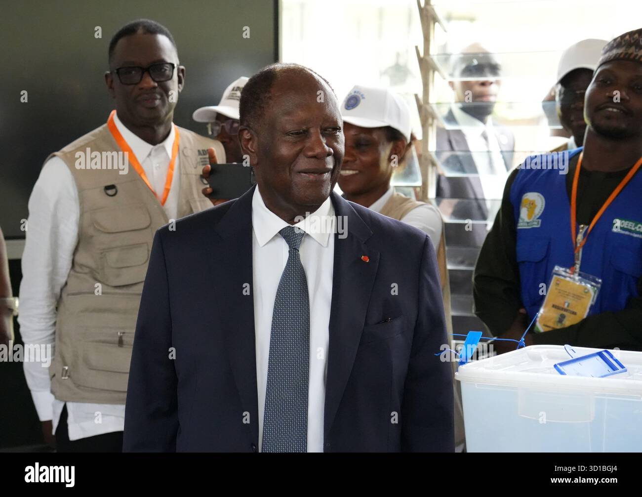 (251027) --ABIDJAN, Oct. 27, 2025 (Xinhua) -- Cote d'Ivoire's incumbent ...