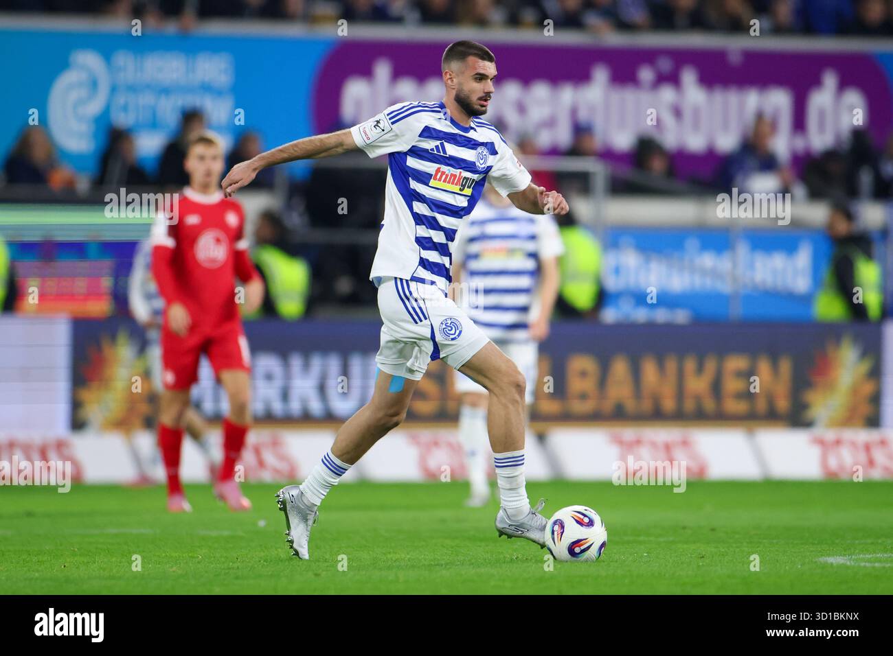 26 October 2025, North Rhine-Westphalia, Duisburg: Soccer: 3rd division ...