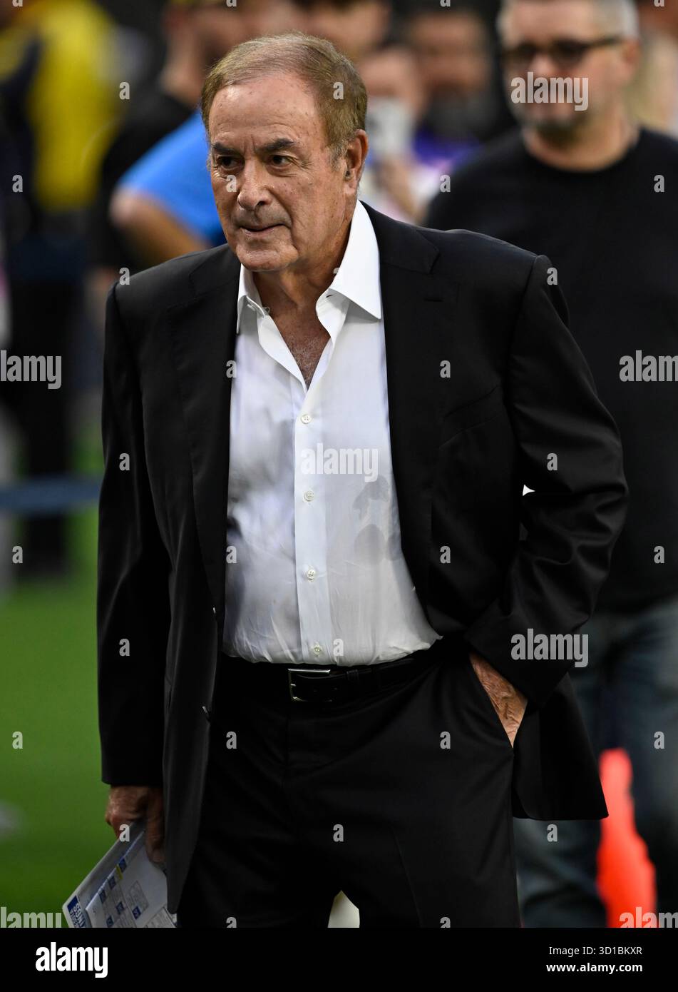 October 23, 2025 Broadcaster Al Michaels before an NFL game in ...