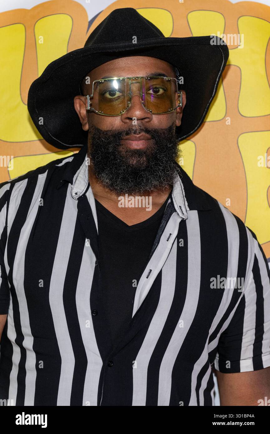 Los Angeles, USA. 26th Oct, 2025. Keyboard player Charles Ware Jr ...