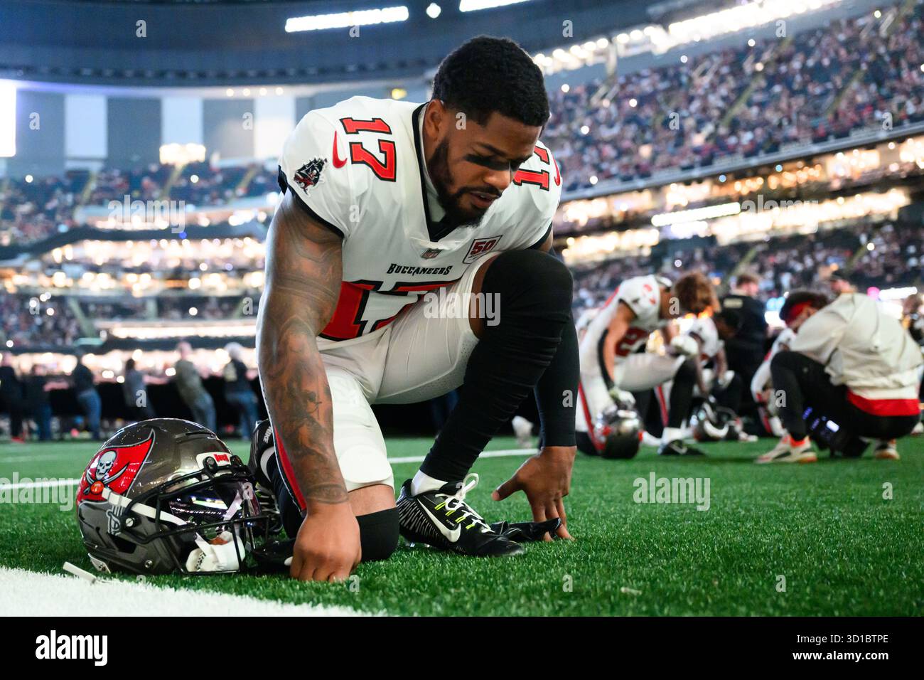 Tampa Bay Buccaneers wide receiver Sterling Shepard (17) praying before ...