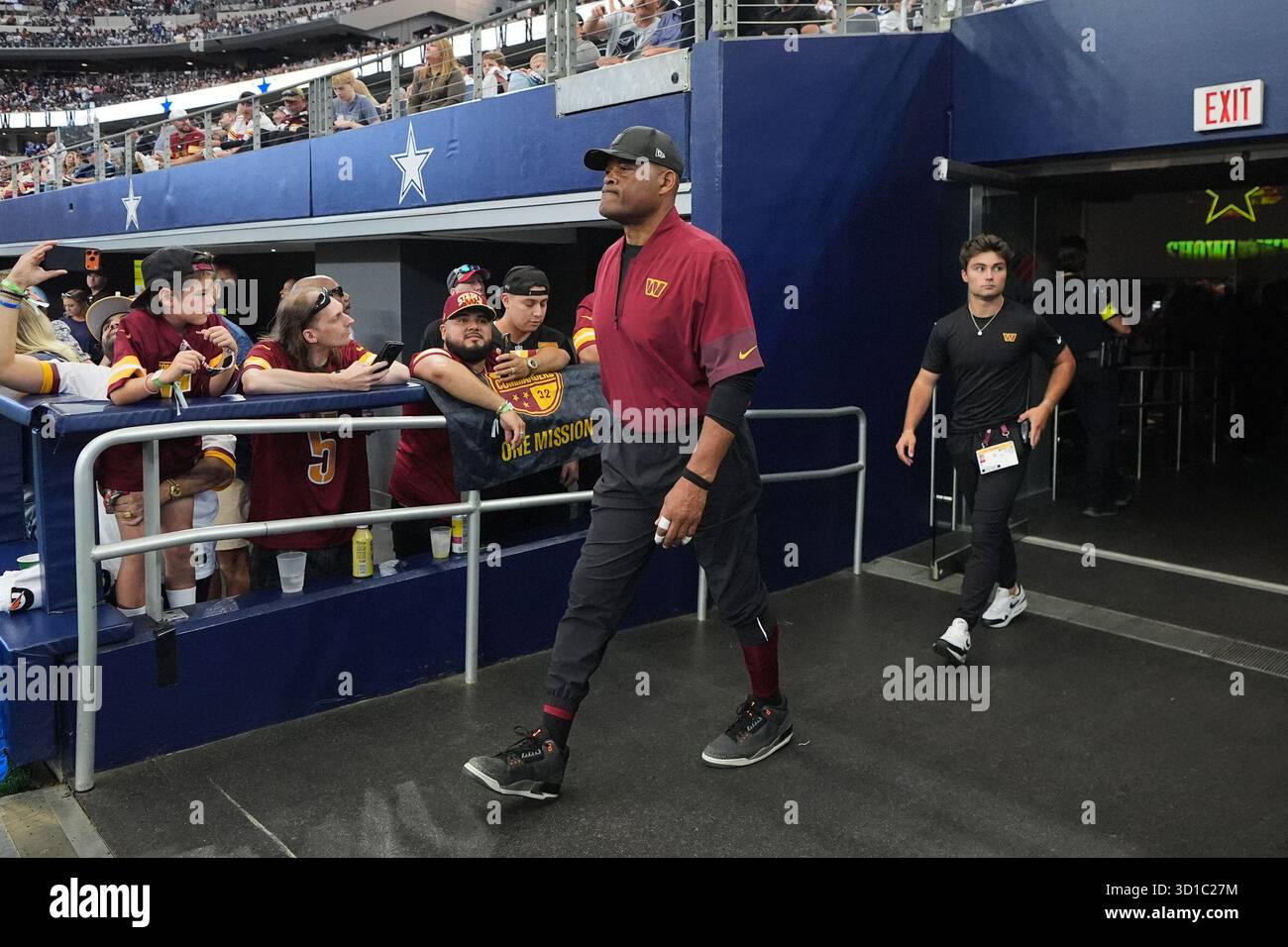 Washington Commanders linebackers coach Ken Norton Jr., walks onto the ...