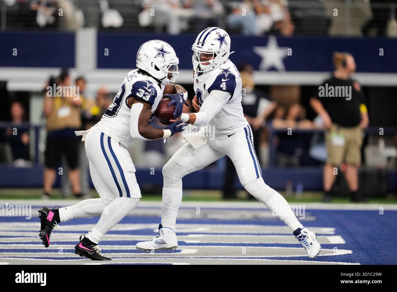 Dallas Cowboys running back Javonte Williams (33) takes the hand off ...