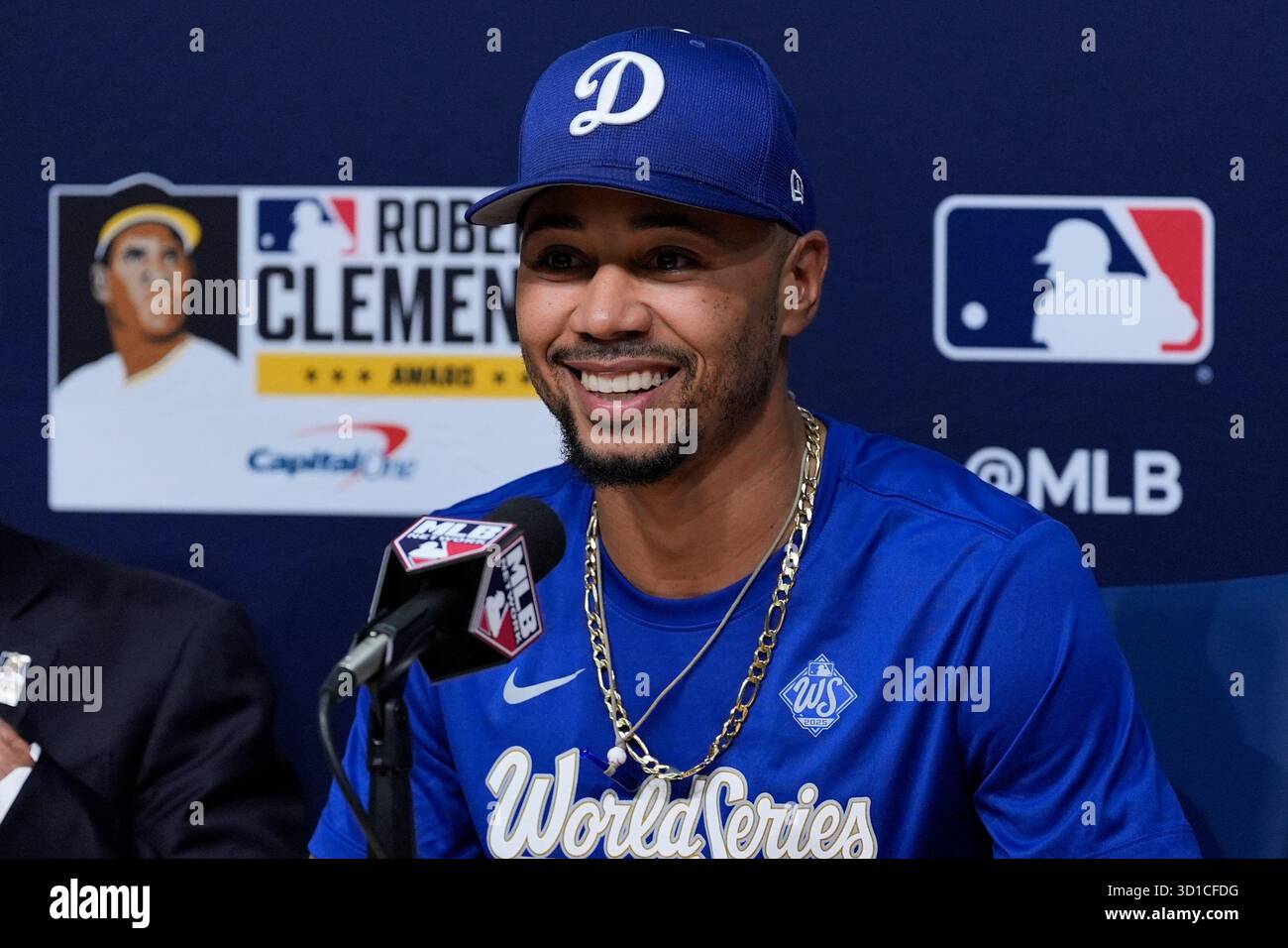 Los Angeles Dodgers' Mookie Betts speaks after receiving the Roberto ...