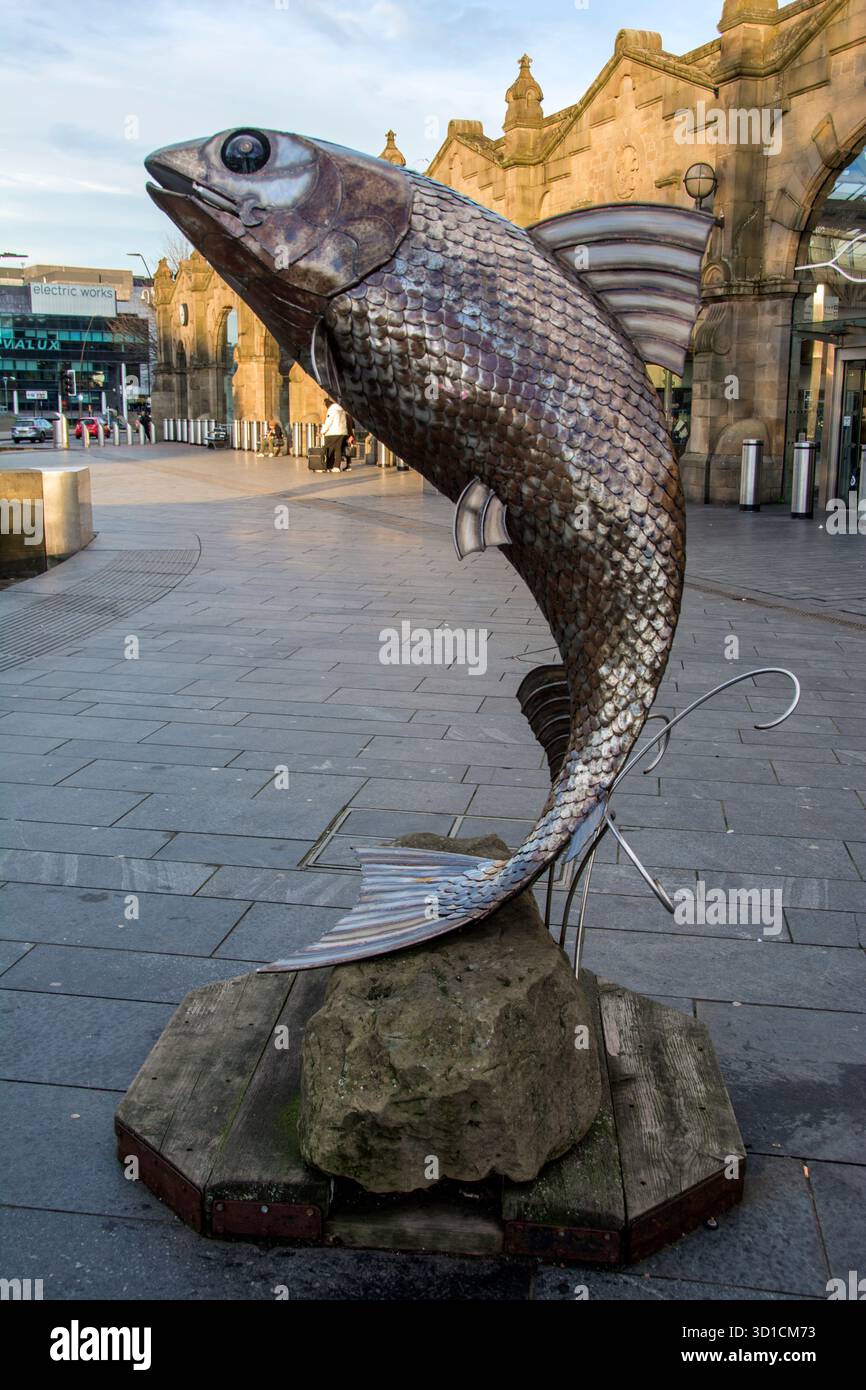 Entrance of EMR Sheffield Station with public artwork salmon of steel ...