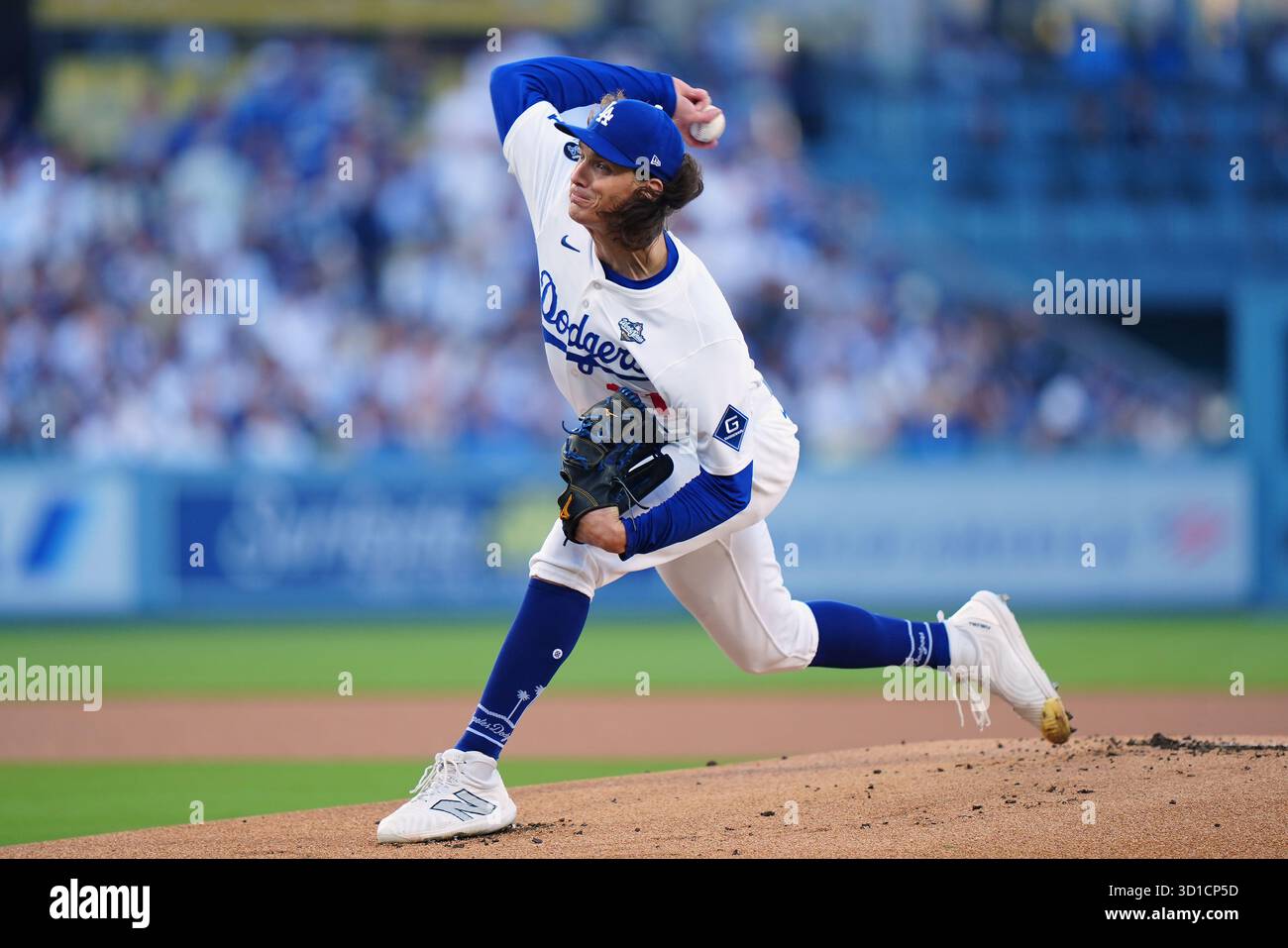 Los Angeles Dodgers pitcher Tyler Glasnow (31) delivers a pitch against ...