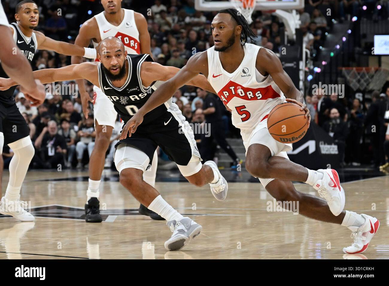 Toronto Raptors guard Immanuel Quickley (5) drives against San Antonio ...
