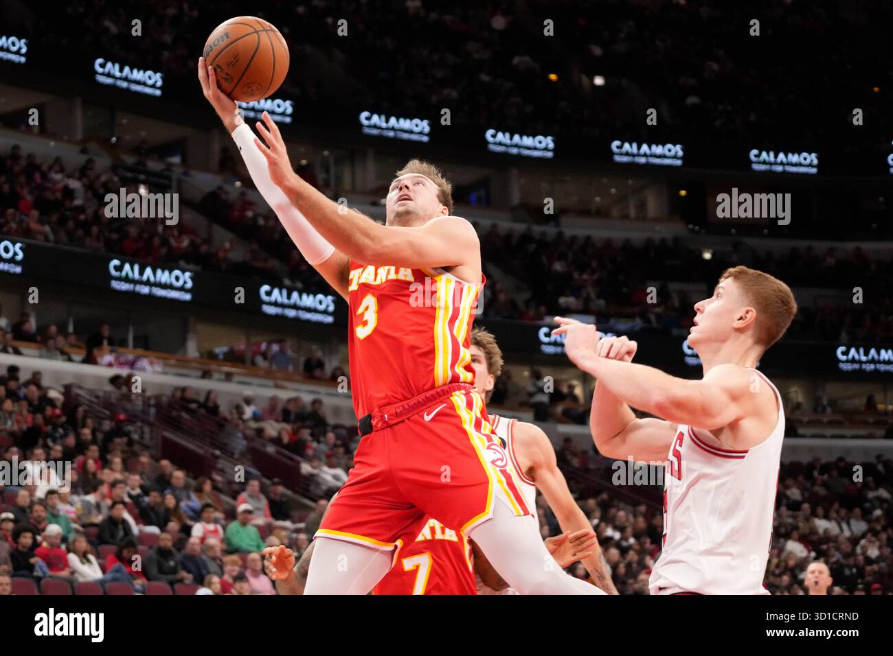Chicago Bulls guard Kevin Huerter, right, defends Atlanta Hawks guard ...