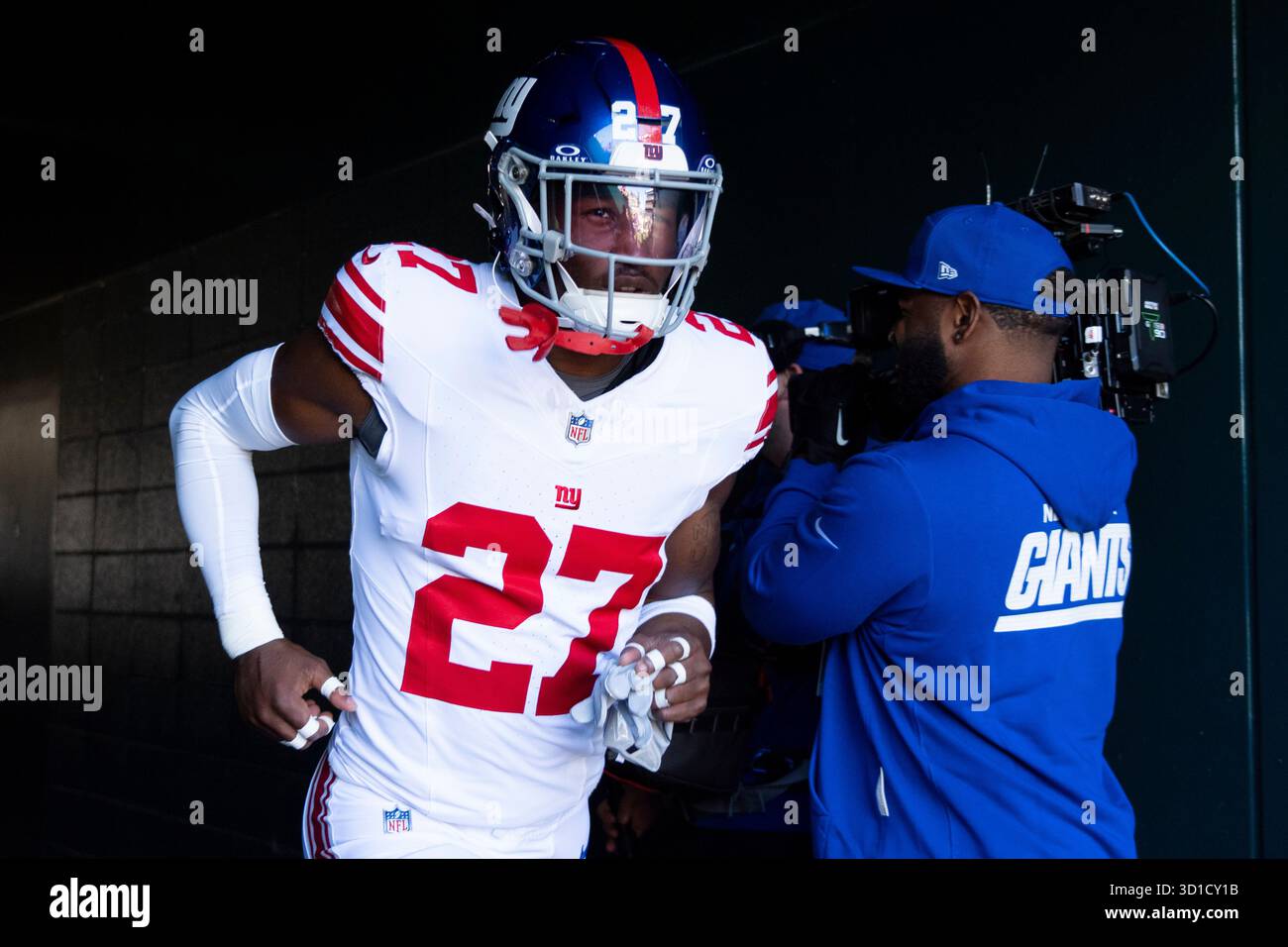 New York Giants safety Tyler Nubin takes the field during warm-ups ...