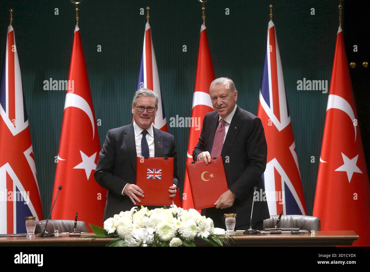 (251028) -- BEIJING, Oct. 28, 2025 (Xinhua) -- Turkish President Recep ...