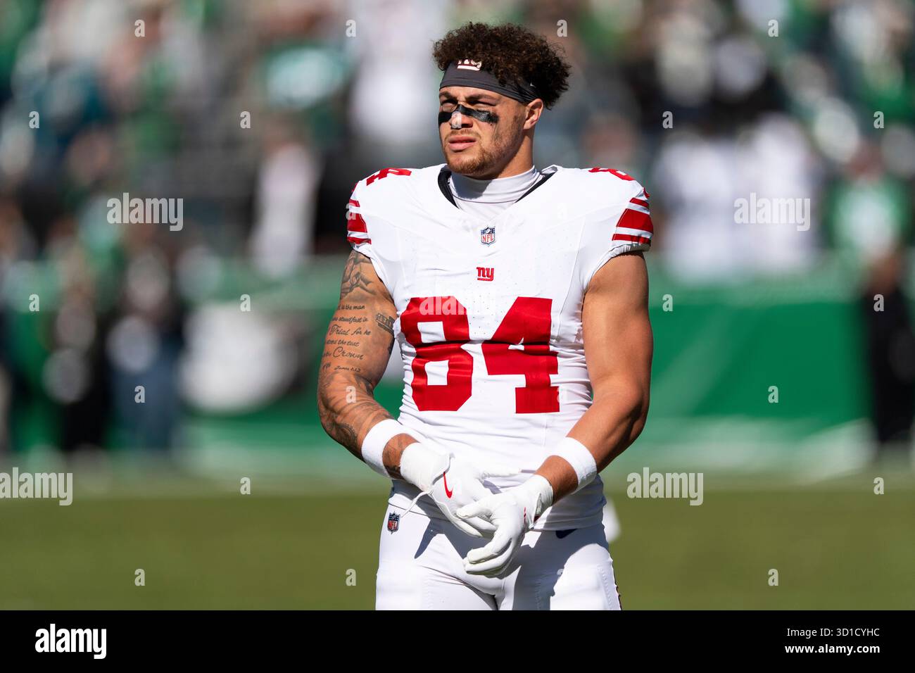 New York Giants tight end Theo Johnson looks on prior to an NFL ...