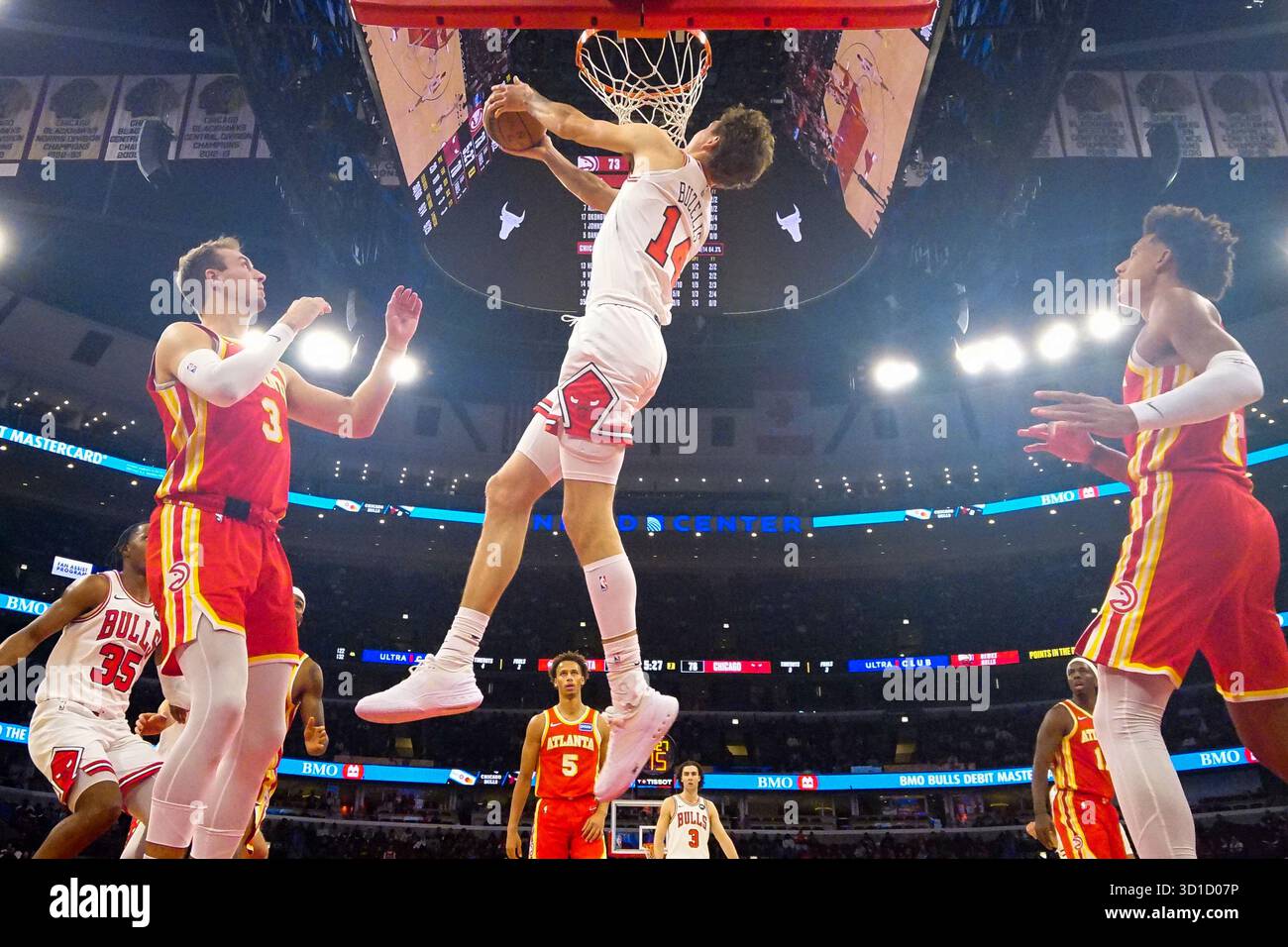 Chicago Bulls forward Matas Buzelis, center, dunks the ball on Atlanta ...