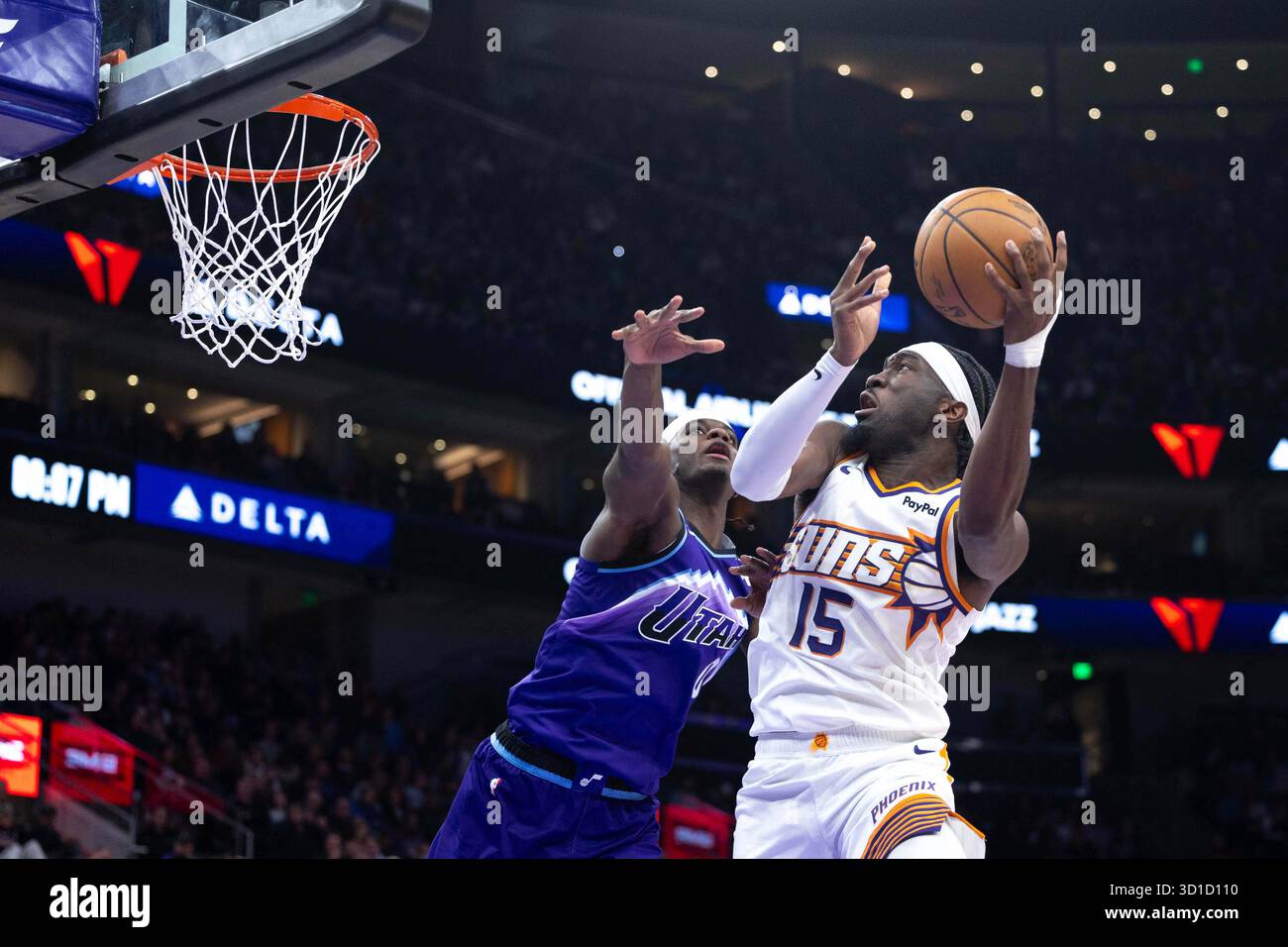 Phoenix Suns center Mark Williams (15) looks to shoot over Utah Jazz ...