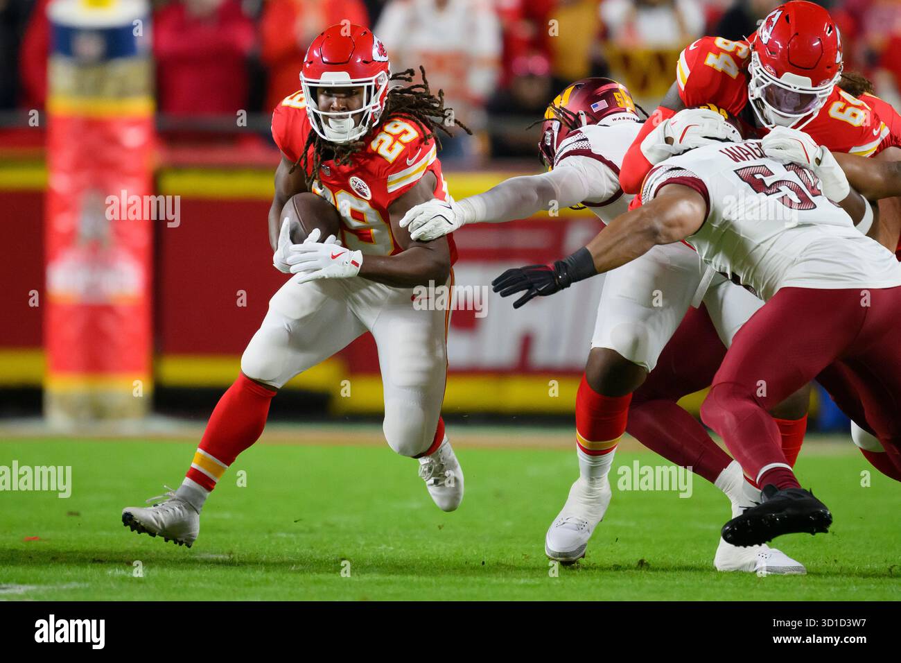 Kansas City Chiefs running back Kareem Hunt (29) carries the ball ...
