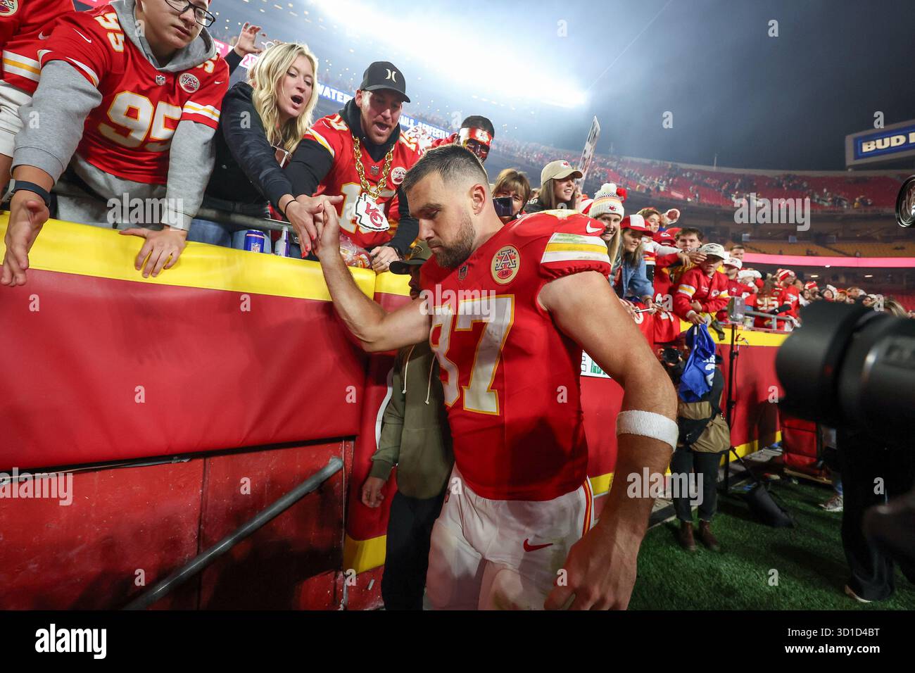 October 27, 2025: Kansas City Chiefs tight end Travis Kelce (87 ...