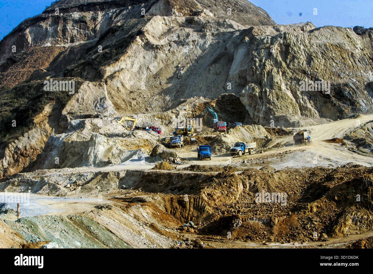 Workers mine rare earth resources in Mojiang Hani Autonomous County ...