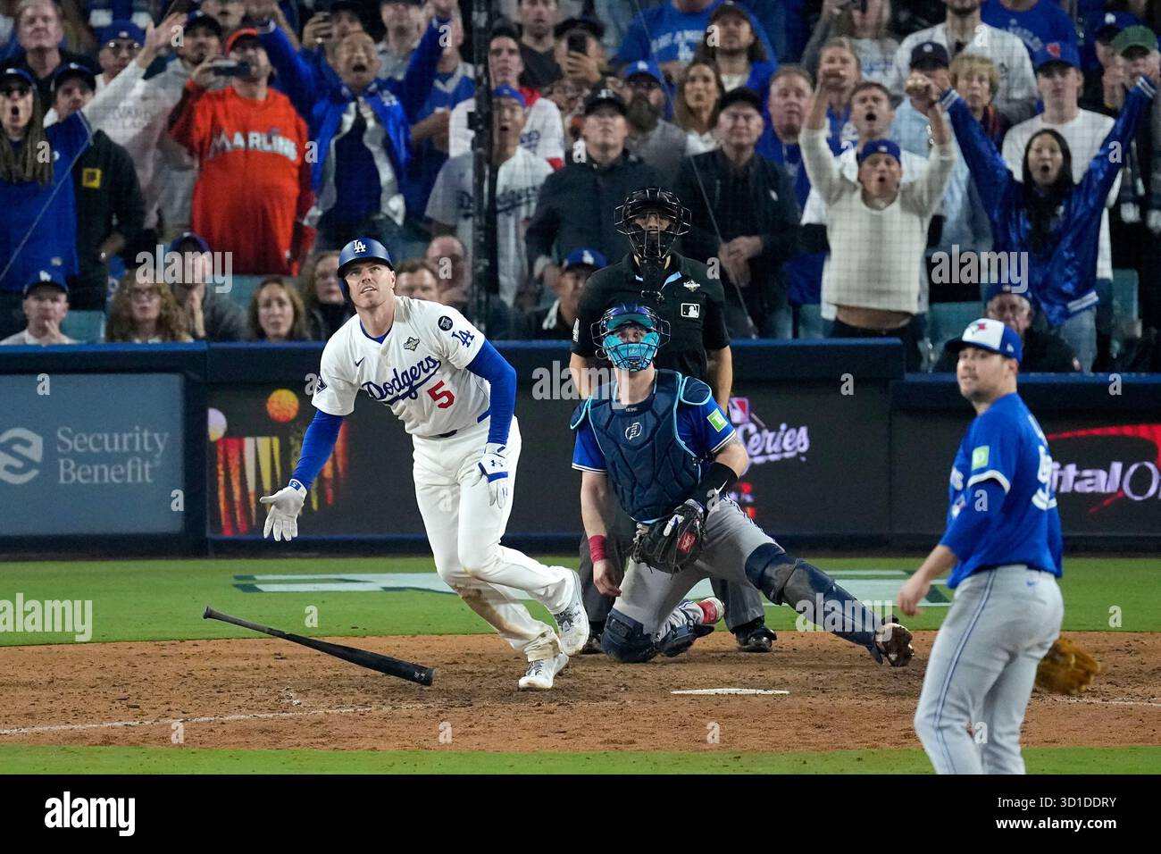 Los Angeles Dodgers' Freddie Freeman watches his walk off home run ...
