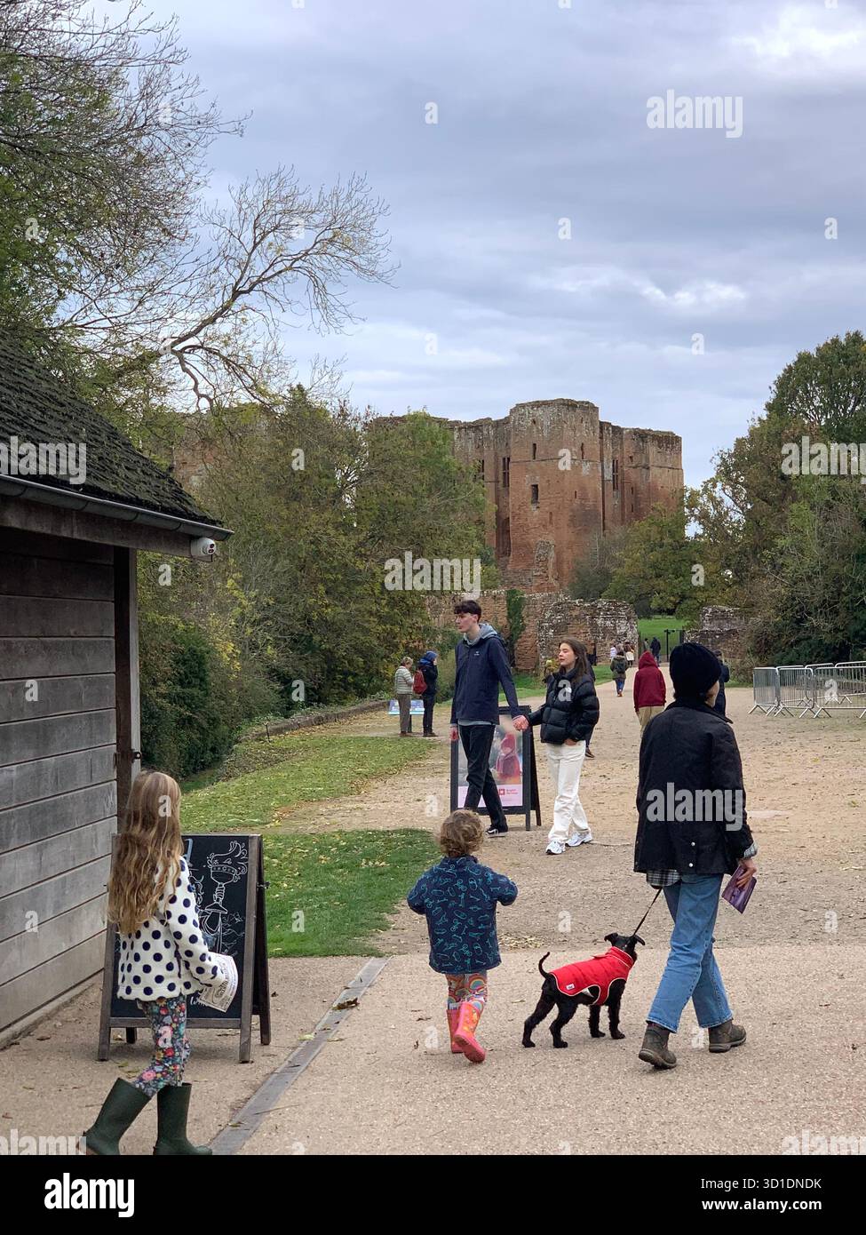 Kenilworth Castle Warwickshire history historic Elizabeth 1st old ...