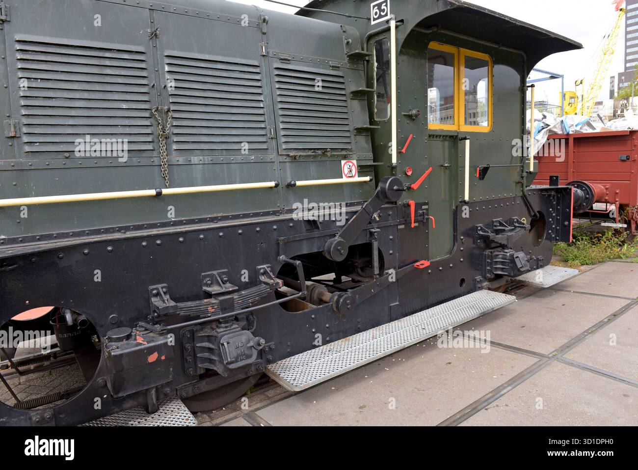 Stichting Locomoter diesel shunting locomotive 347 in the Maritime ...