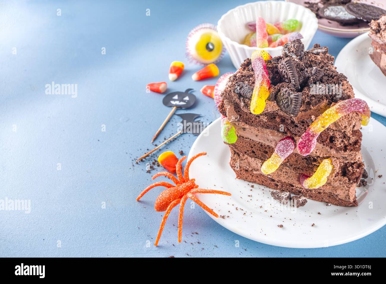 Funny creepy holiday cake for Halloween kids party, Creative dessert ...