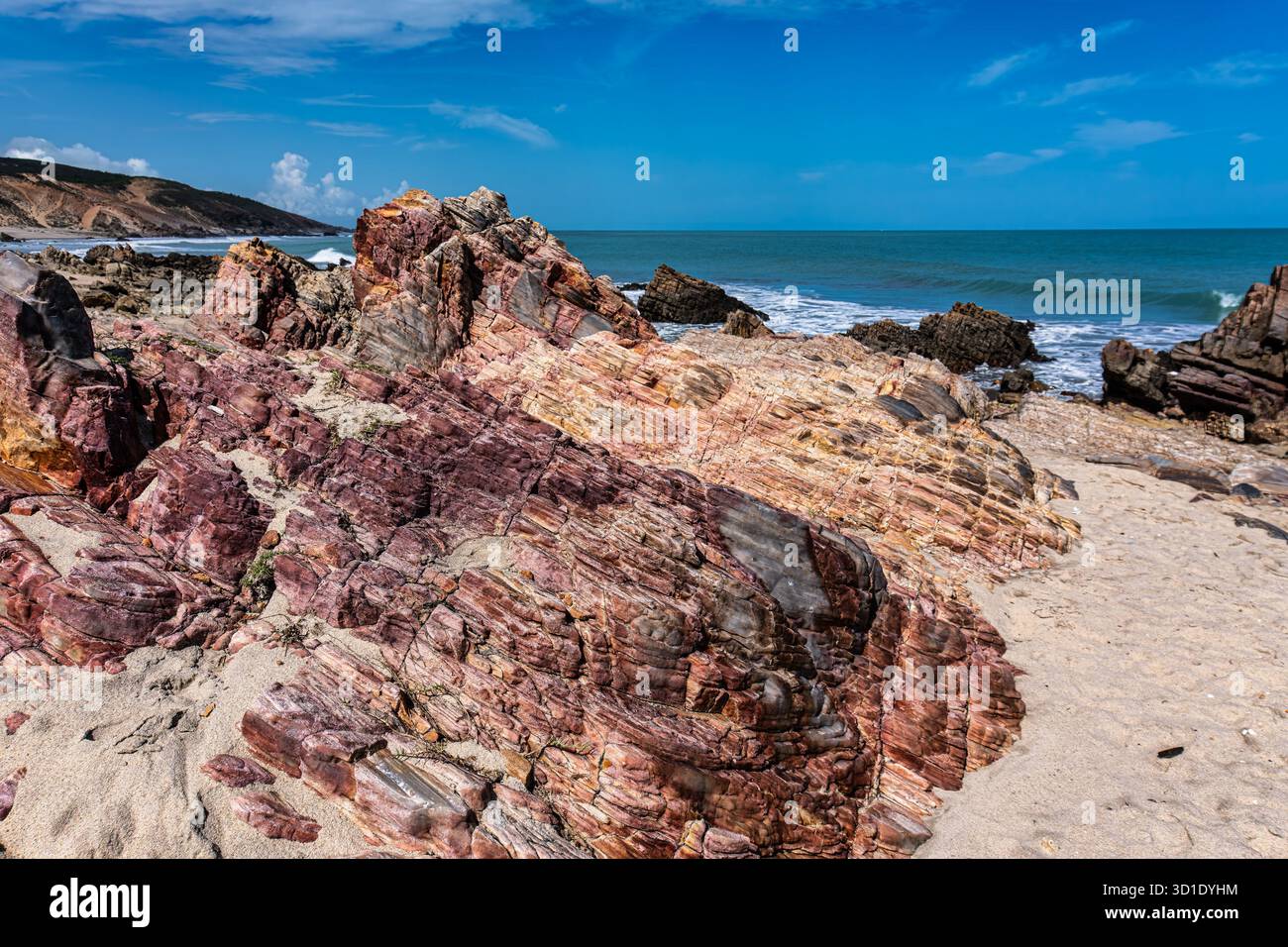 Pedra Furada. Famous touristic attraction on the beach of Jericoacoara ...