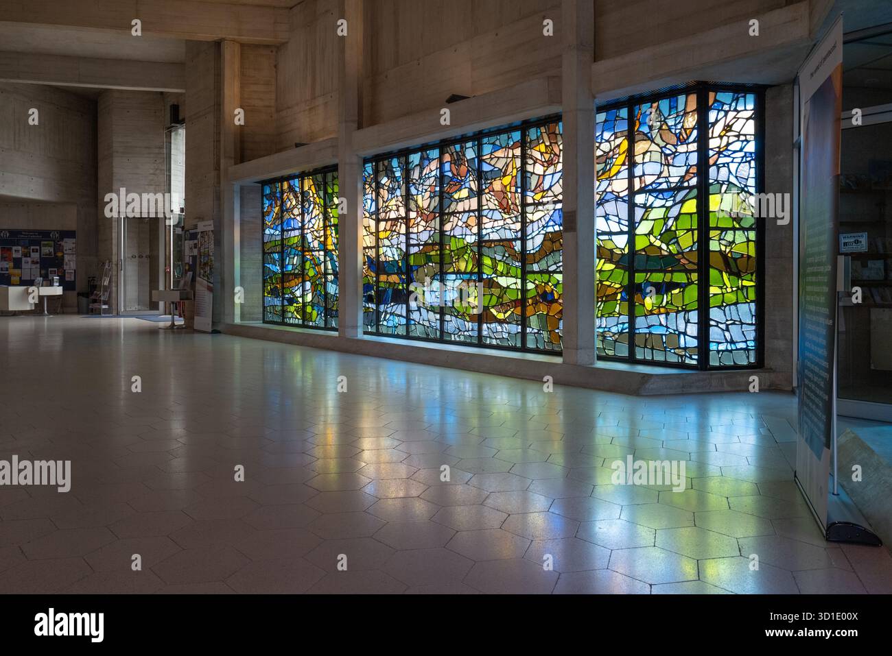 Dalle de verre style windows hi-res stock photography and images - Alamy