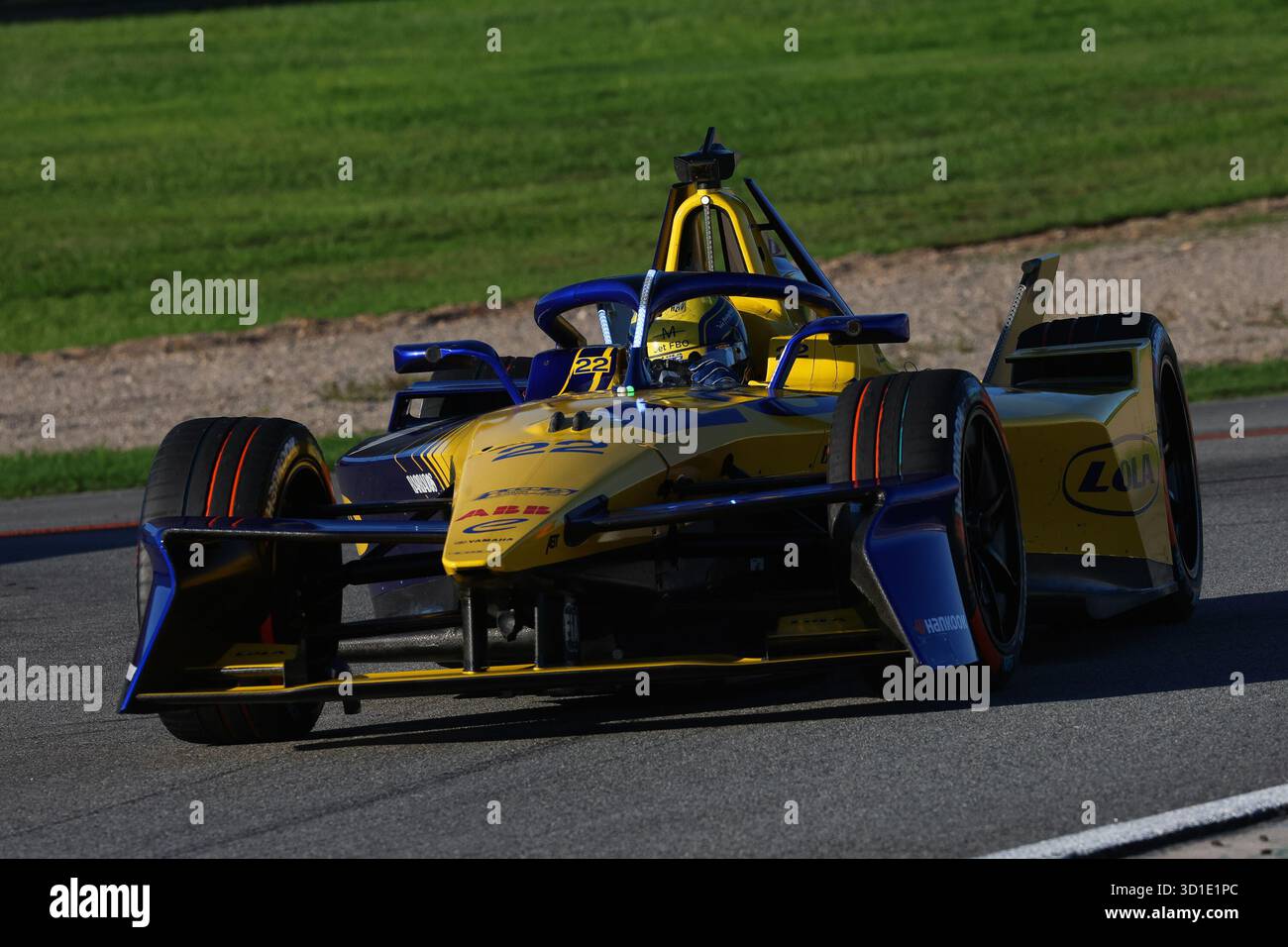 Cheste, Spain. 27th Oct, 2025. Zane Maloney drives his Lola Yamaha Abt ...