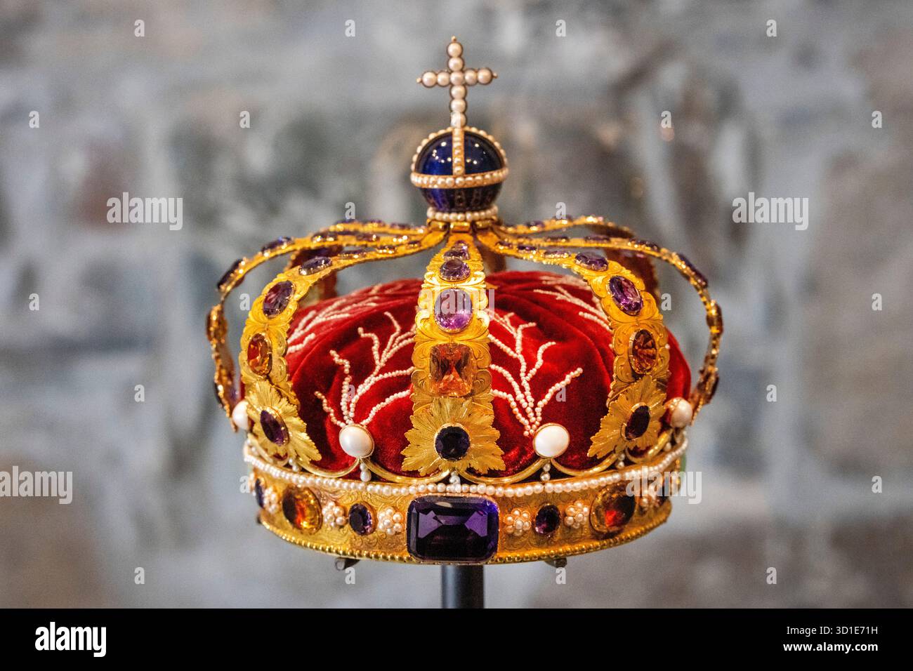 Trondheim 20251026. The Queen's Crown, like the King's Crown, is a hoop ...