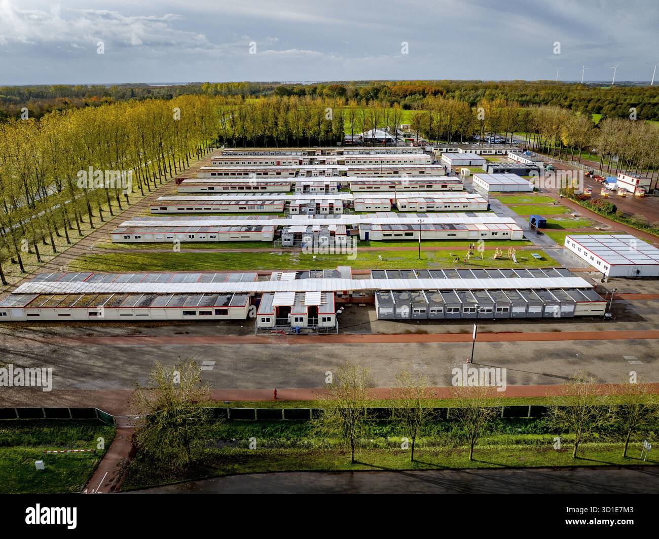 BIDDINGHUIZEN - Asylum seekers are being held in temporary emergency ...