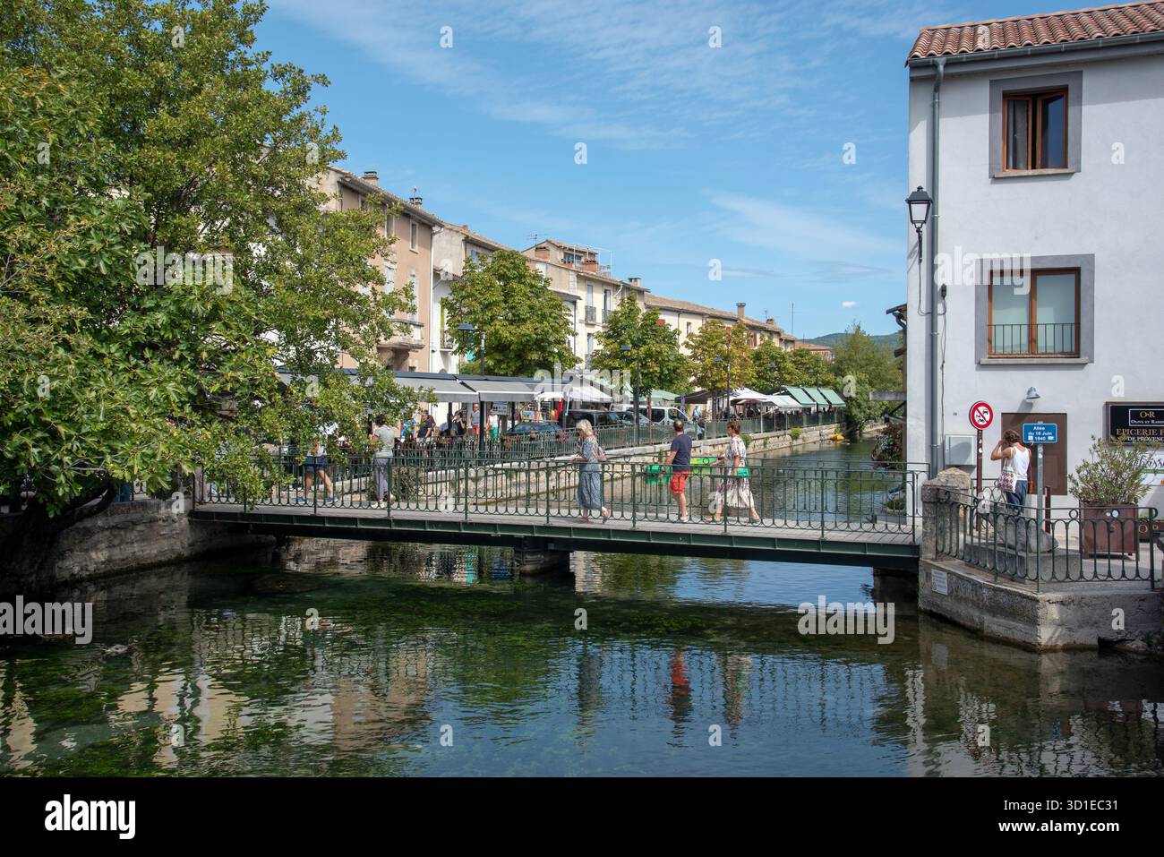 Isle sur sorgue bridge hi-res stock photography and images - Alamy